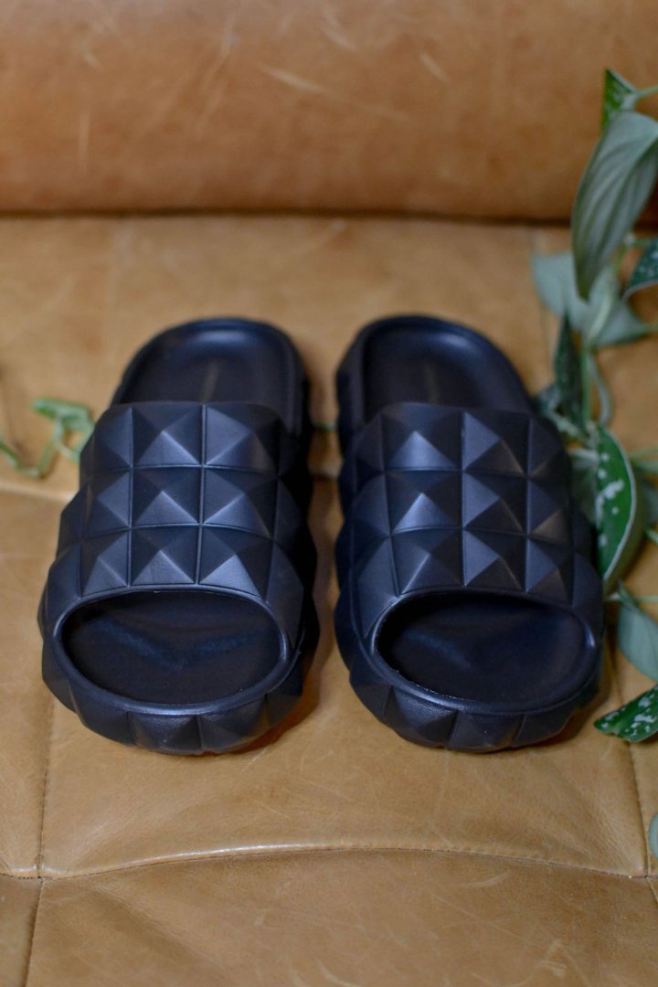 Diamond Slides in Black | Stevie + Alice