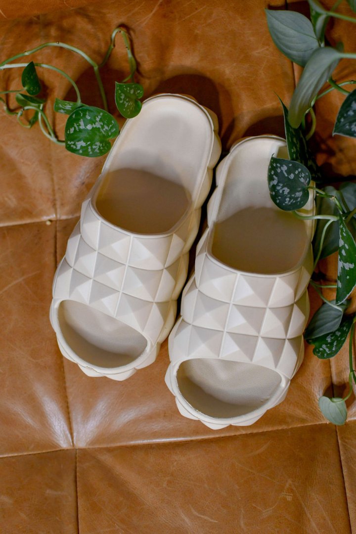 Diamond Slides in Ivory | Stevie + Alice